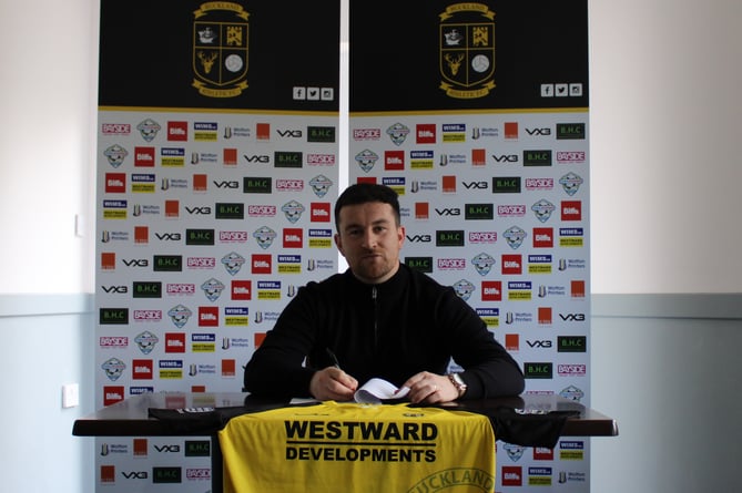 Hart agrees multi-year contract with Buckland | middevonadvertiser.co.uk