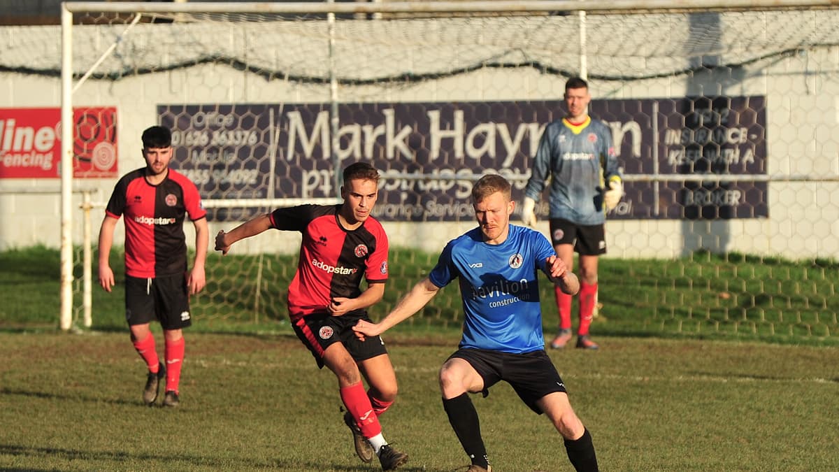 Newton Abbot Spurs versus Cullompton Rangers in a South West Peninsula ...