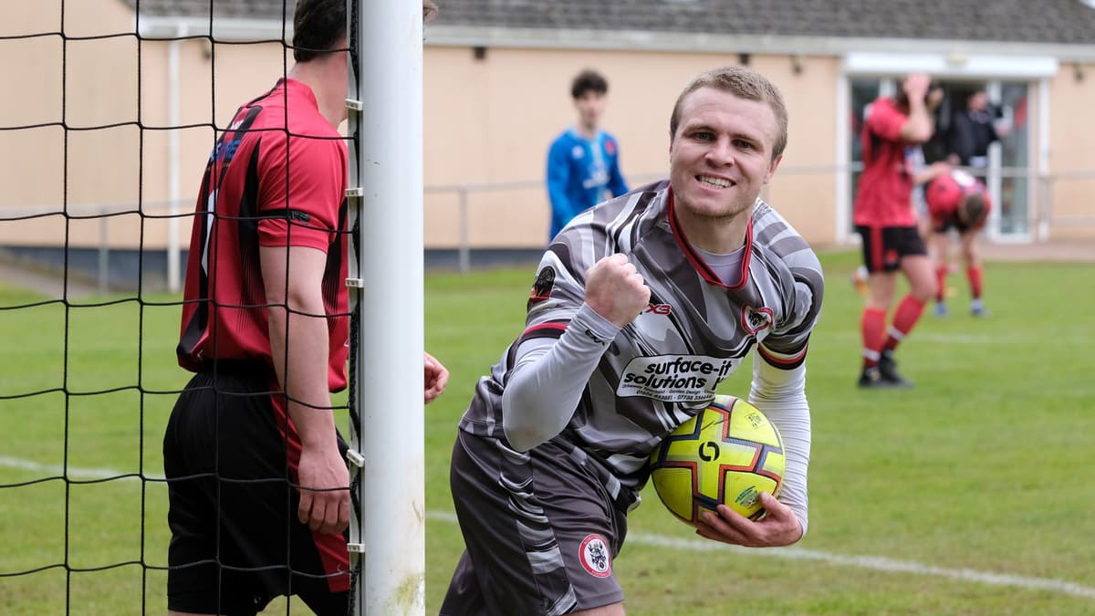 Bovey bounce-back bolstered by Pollard pair | middevonadvertiser.co.uk